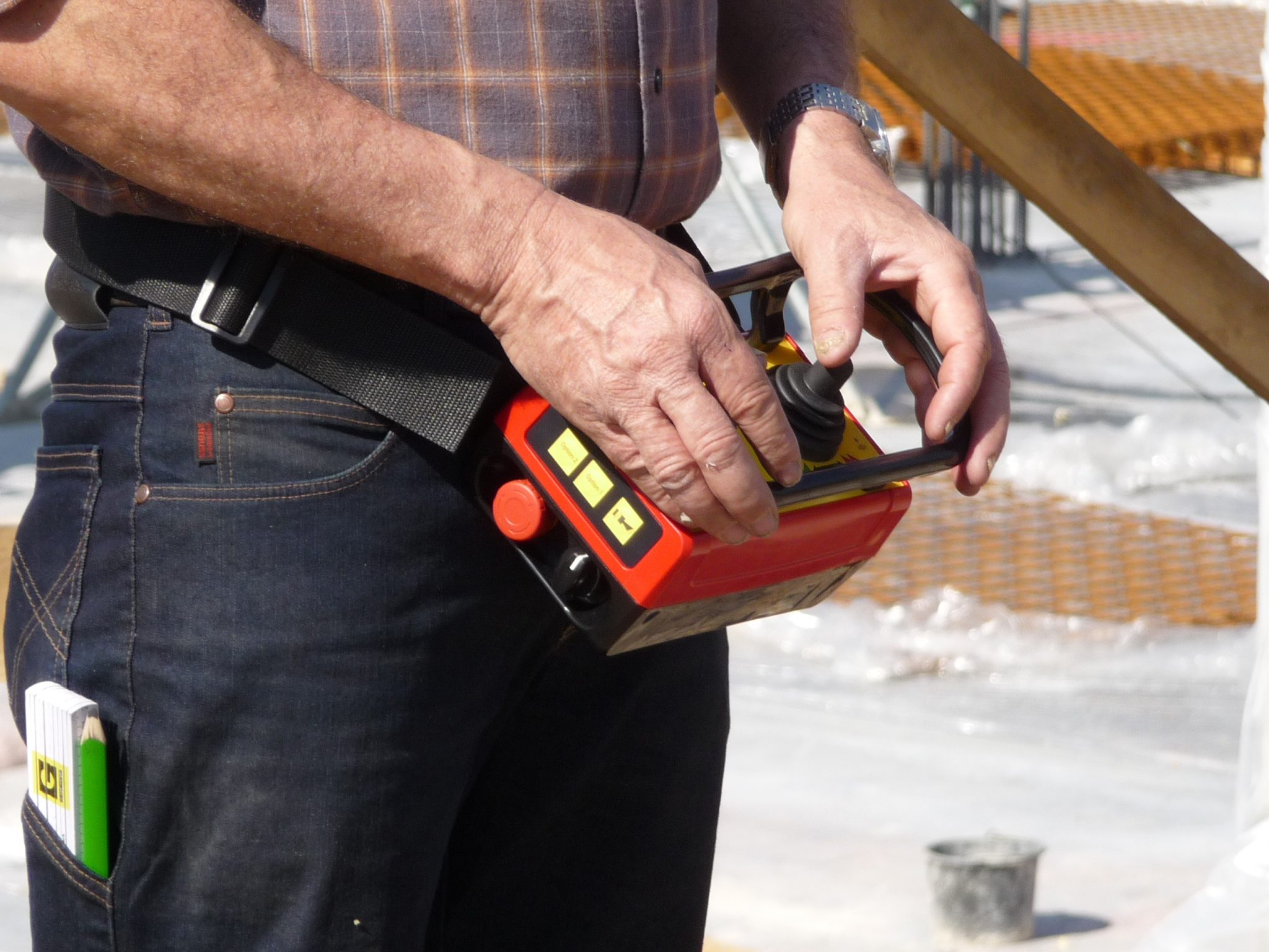 Cavotec launches new radio remote control | Lift and Hoist ...