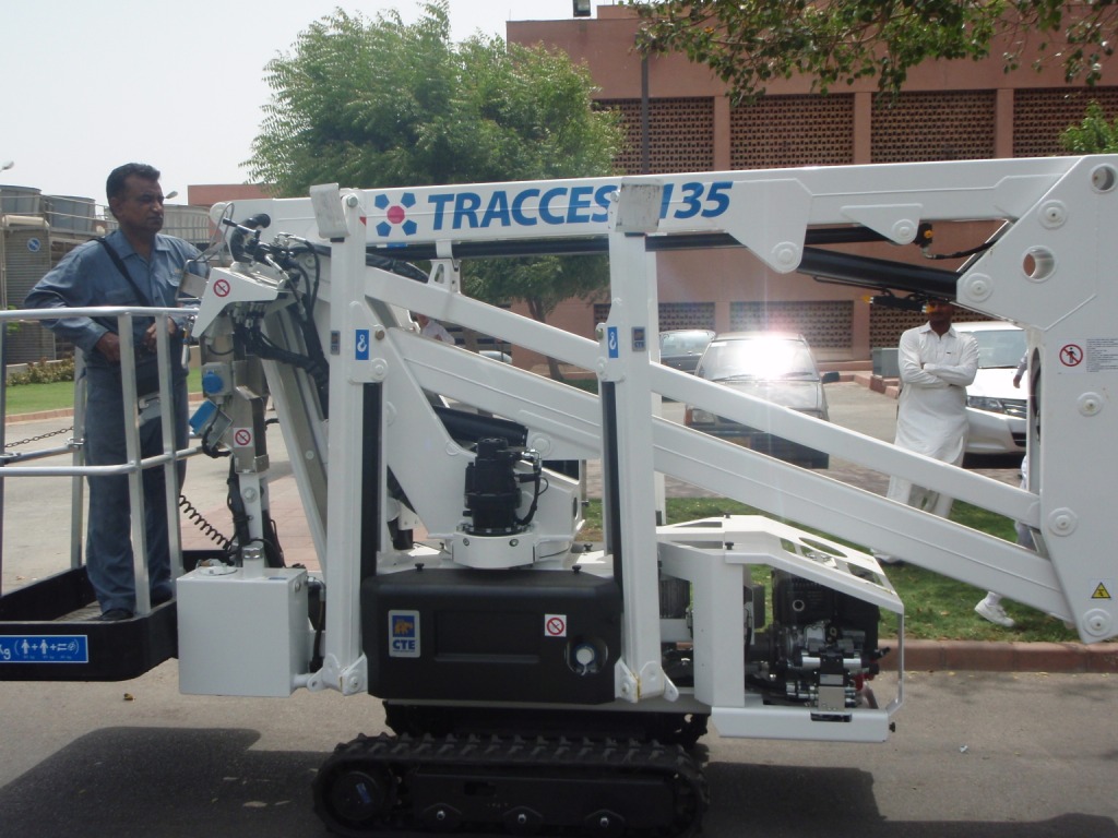 CTE delivers track mounted platform for Pakistan | Lift and Hoist ...