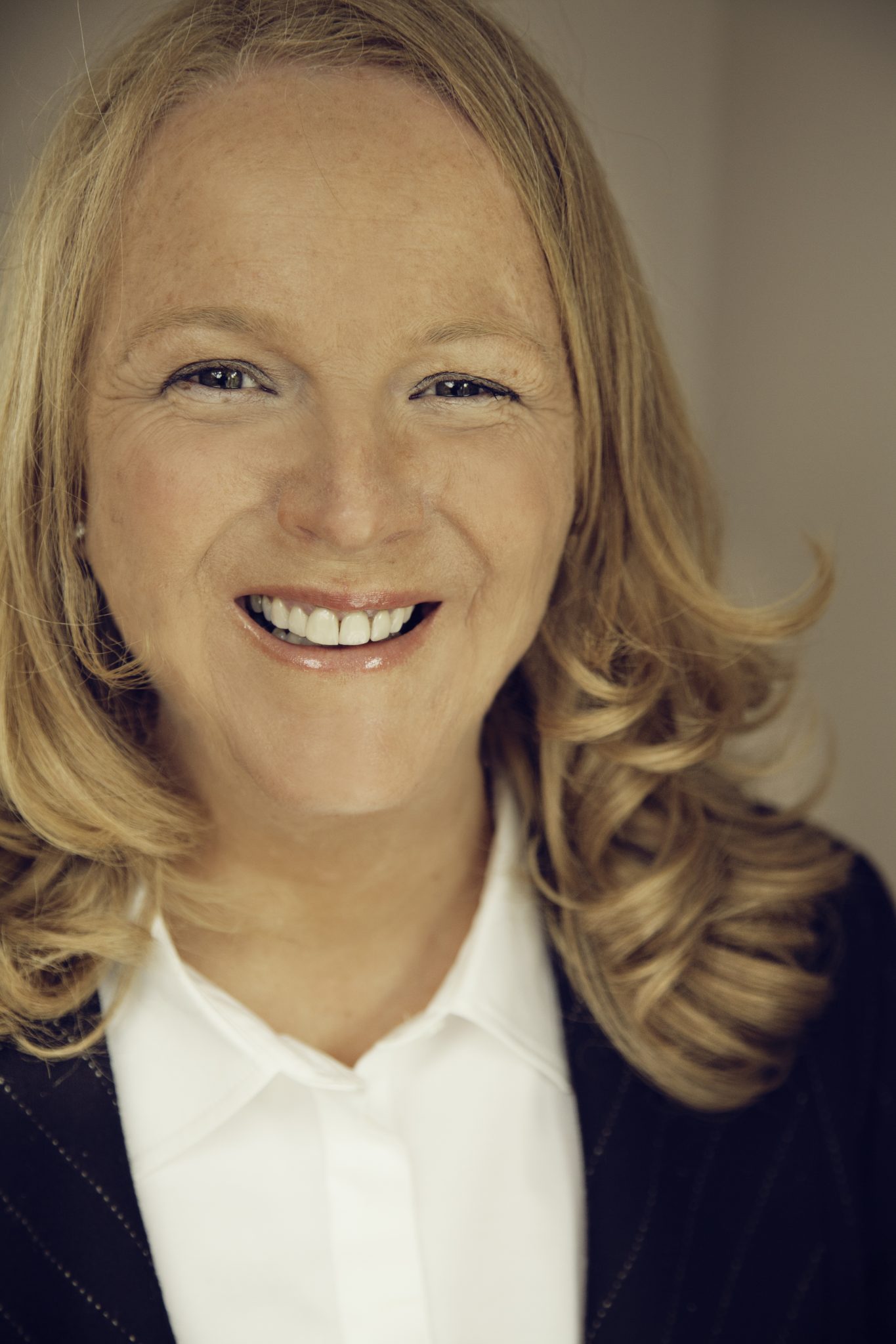 GGR founder honoured by Queen | Lift and Hoist International ...