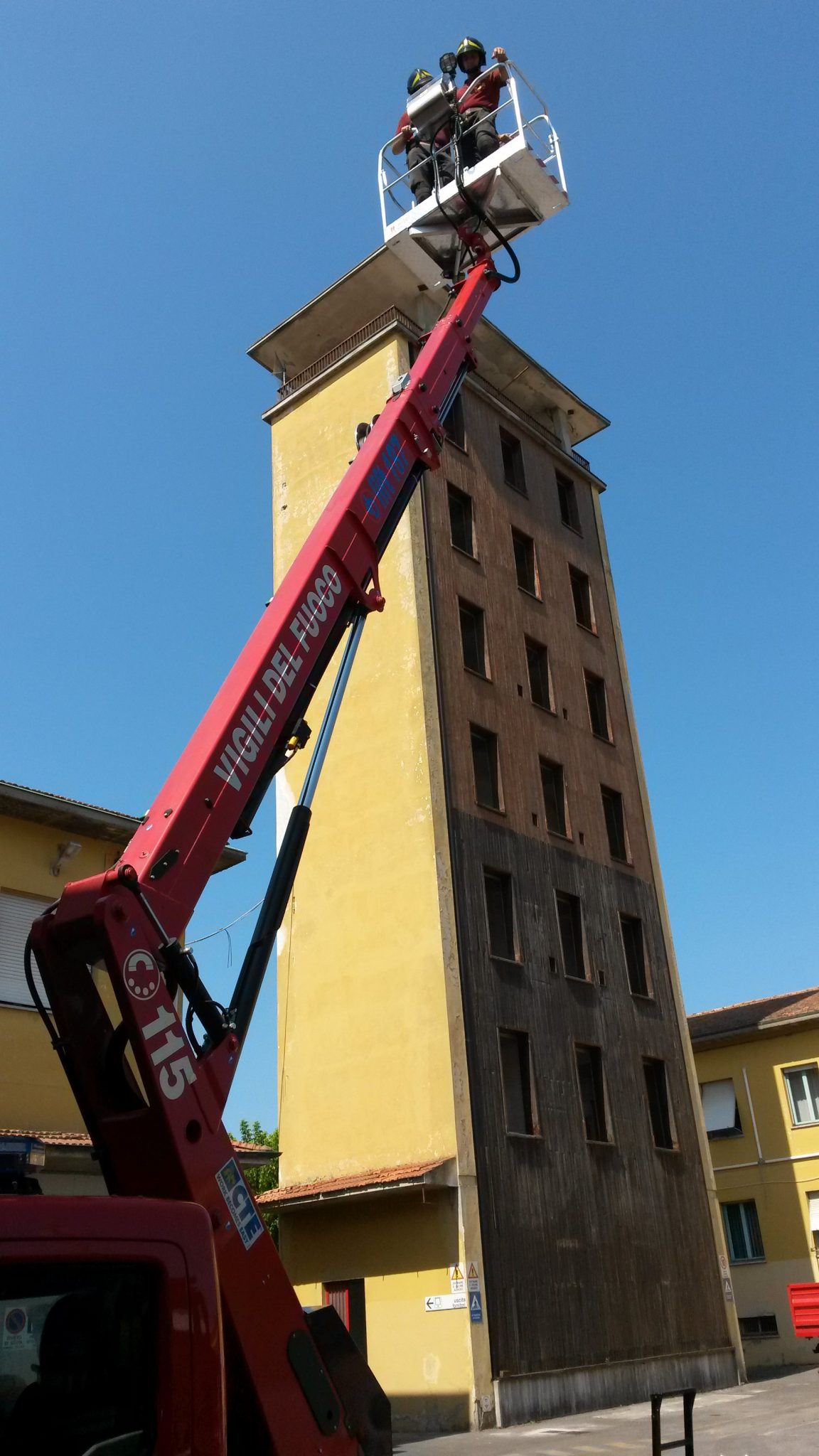 Second B-Lift 187 for Lucca Fire Fighters | Lift and Hoist ...