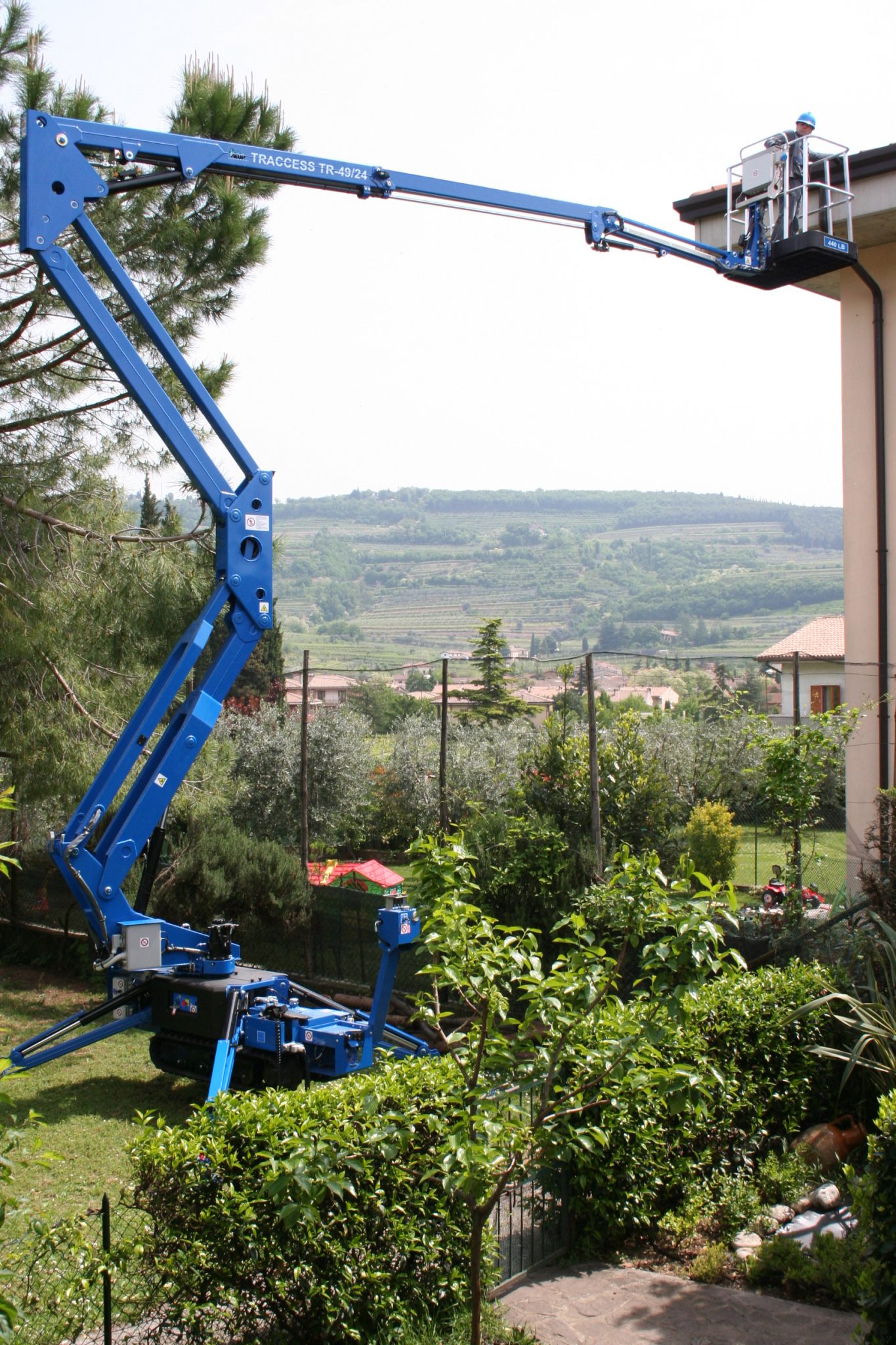 Absolute E-Z Up Adds TRACCESS Track-Mounted Boom Lift Line - Industry ...
