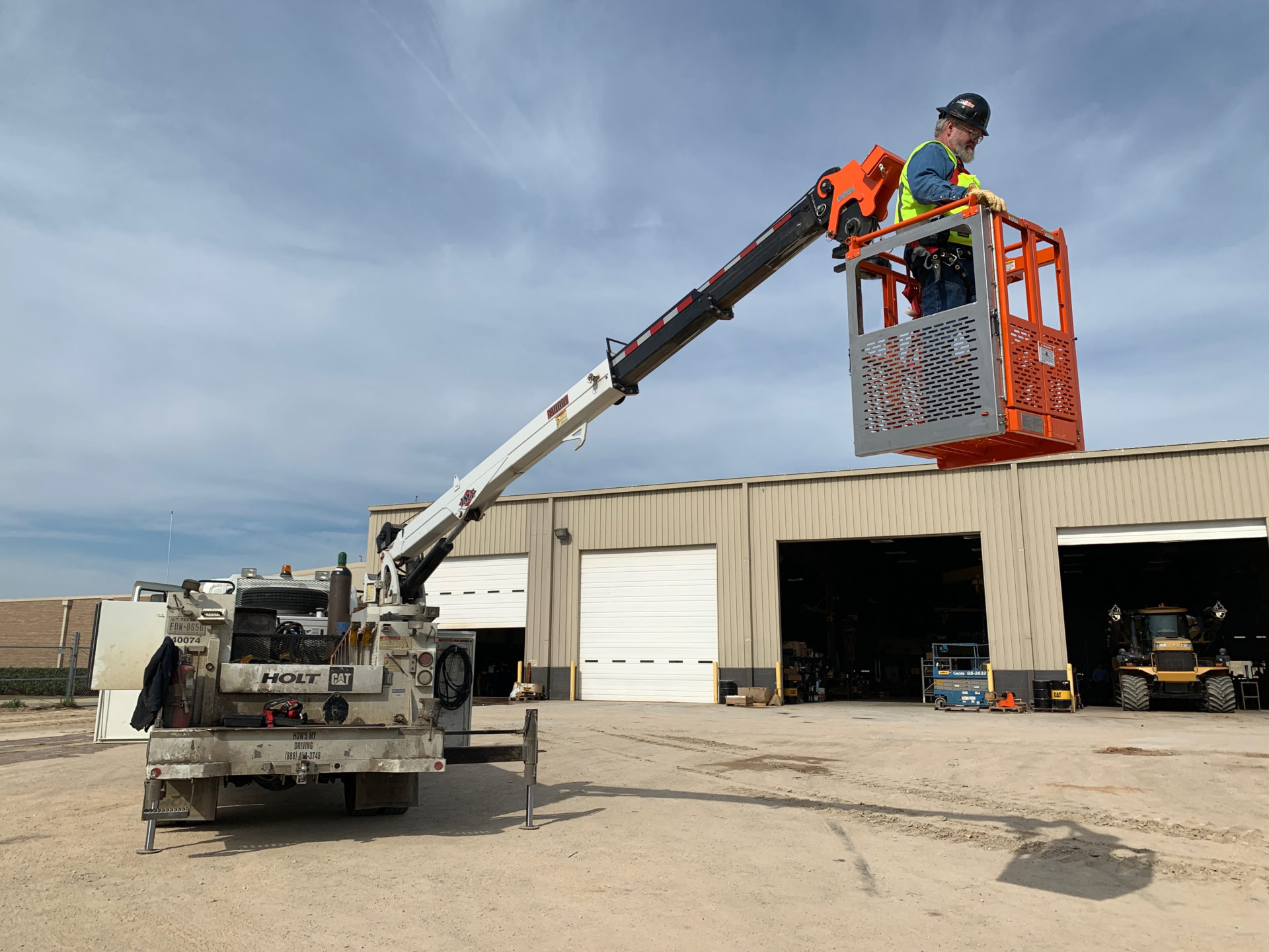 LiftWise Introduces Single Man Folding Baskets for Service Cranes ...