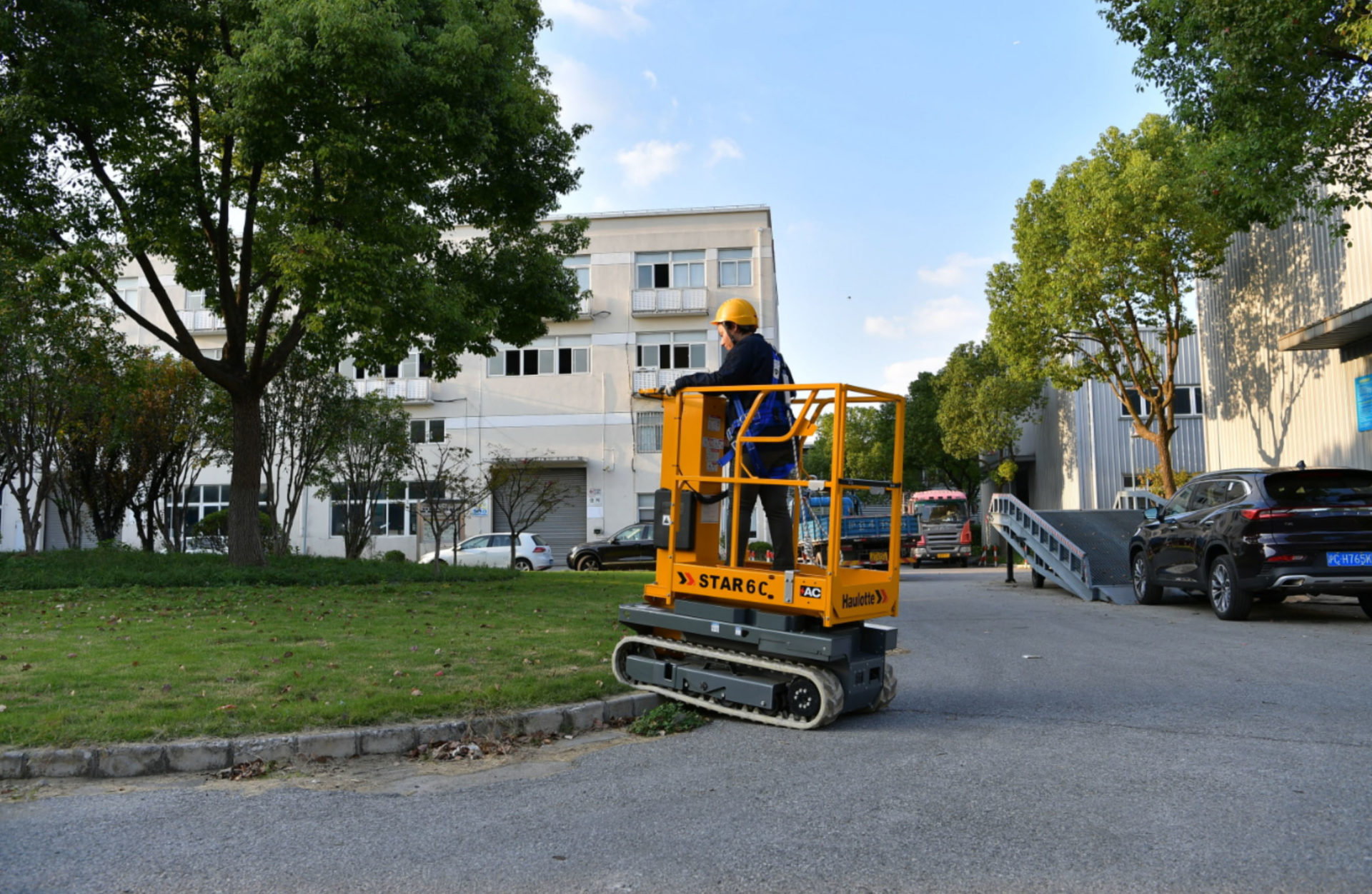 Haulotte introduces Star 6 Crawler | Lift and Hoist International ...