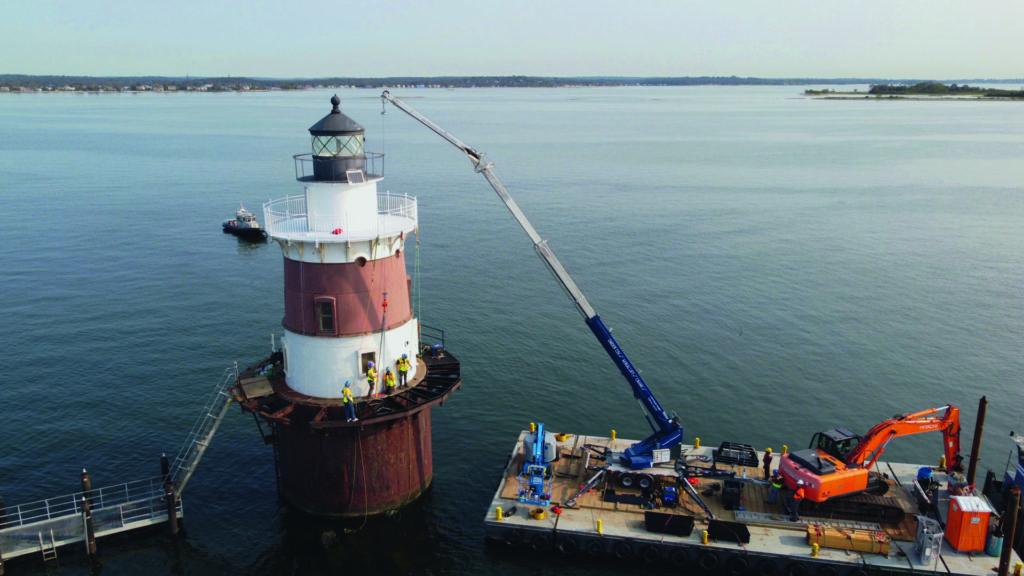 Trailer crane supports restoration of lighthouse | Lift and Hoist ...