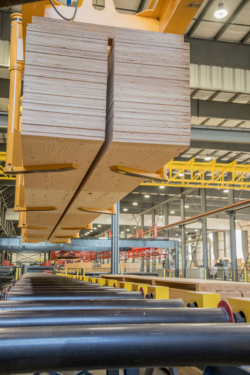 Freres Lumber uses Caldwell rotary leg lumber lifter | Lift and Hoist ...