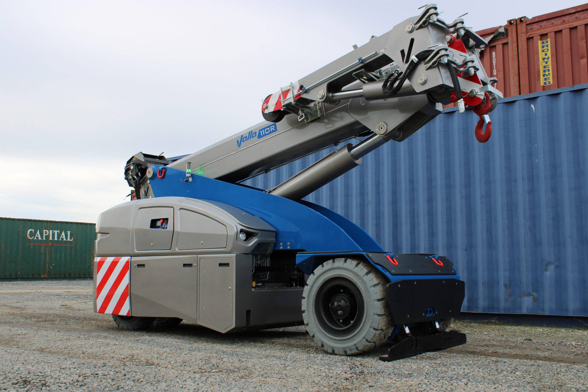 New 11t electric mobile crane from Valla | Lift and Hoist International ...