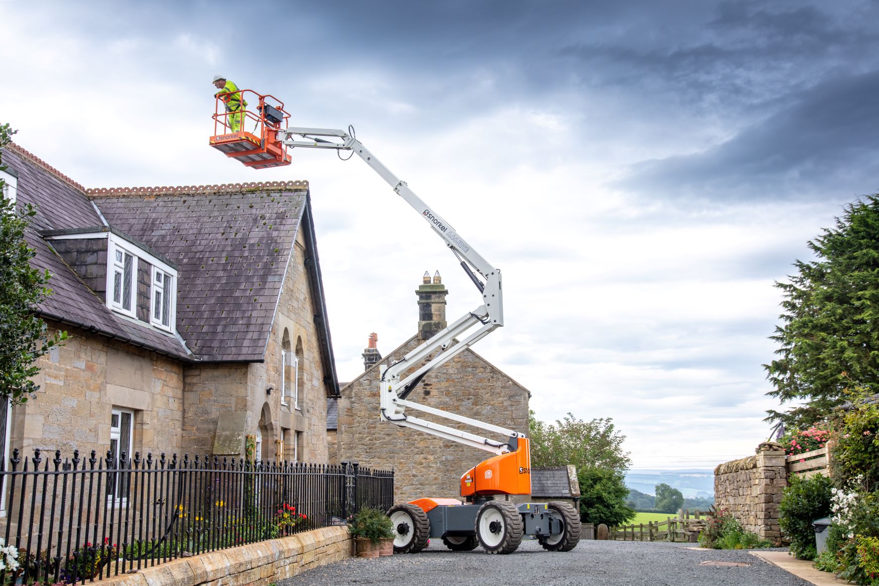 Snorkel's First Lithium-Powered Boom | Lift and Hoist International ...