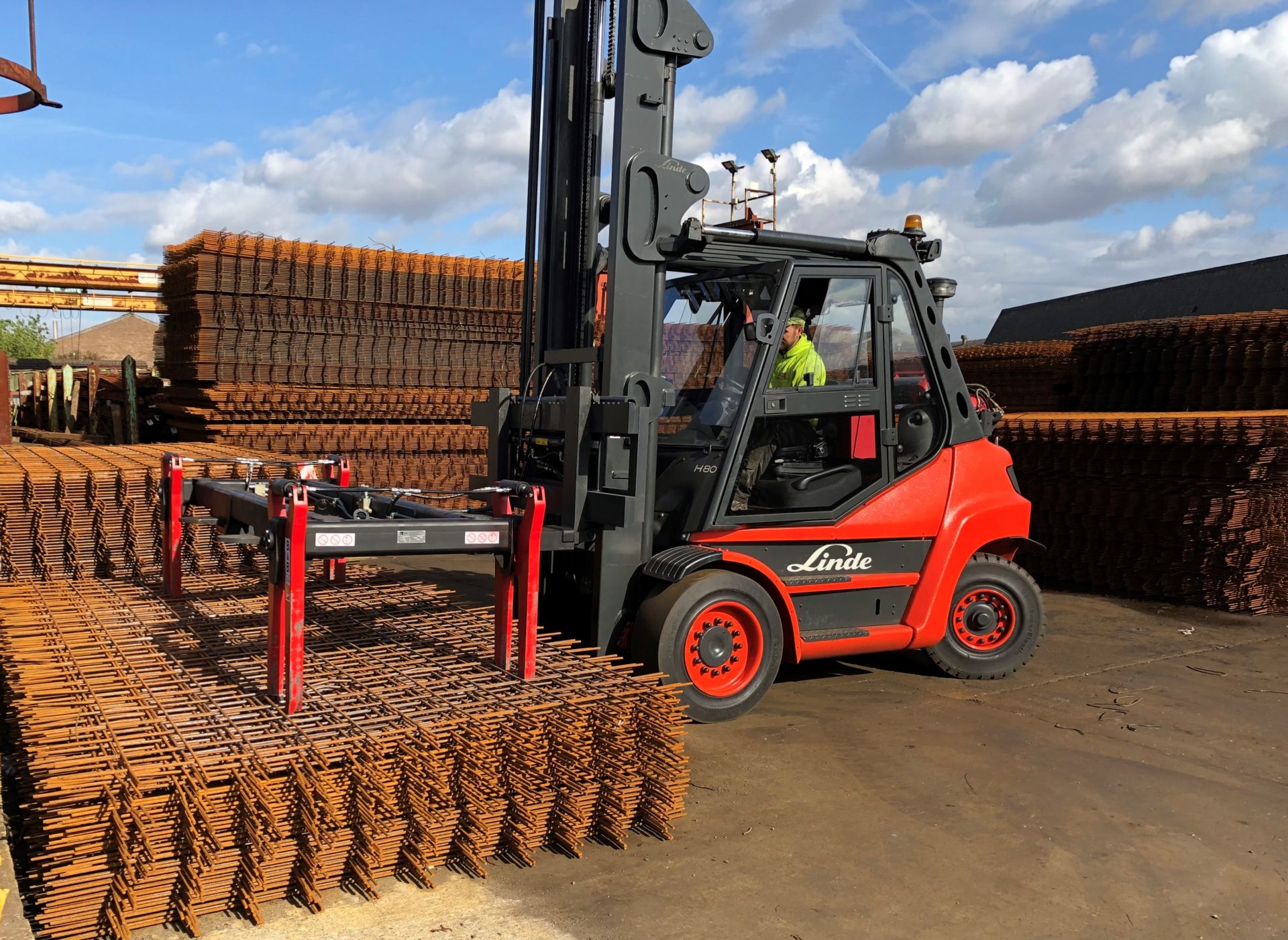 Reinforcing efficiency with the mesh grab attachment | Lift and Hoist ...