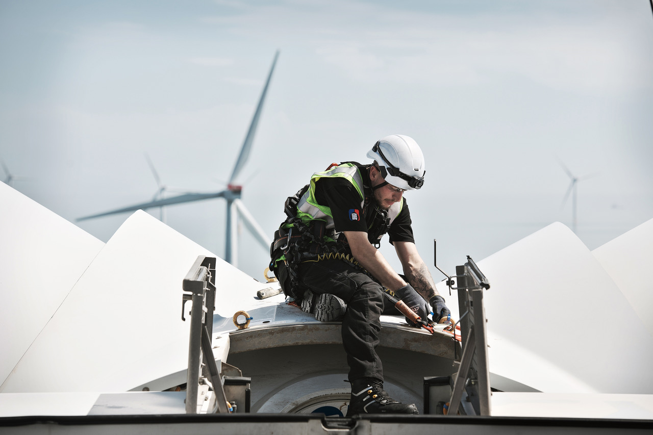 Certex UK partners with Mennens to win major windfarm contract | Lift ...