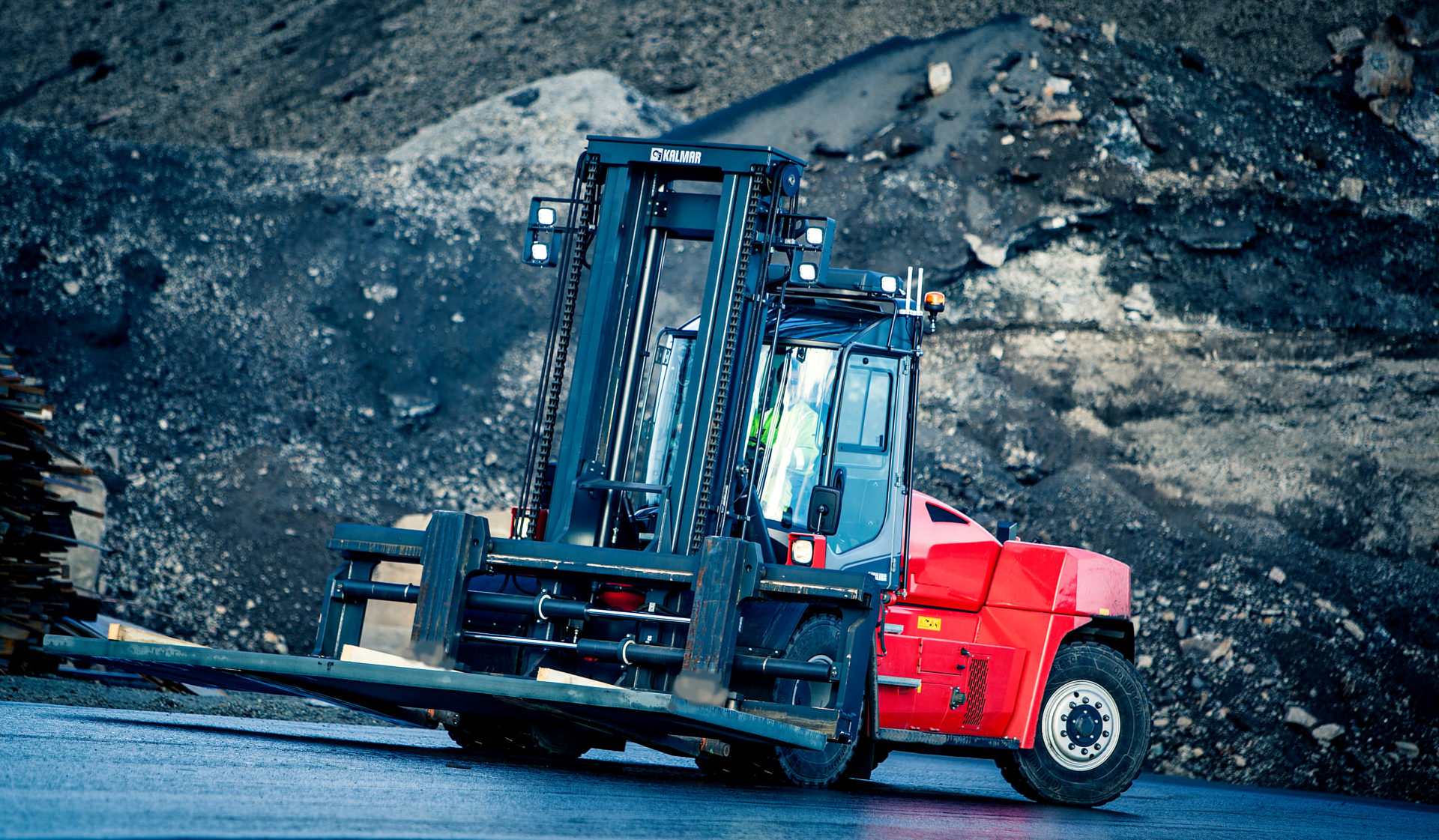 Kalmar signs service contract with a Swedish steel producer | Lift and ...