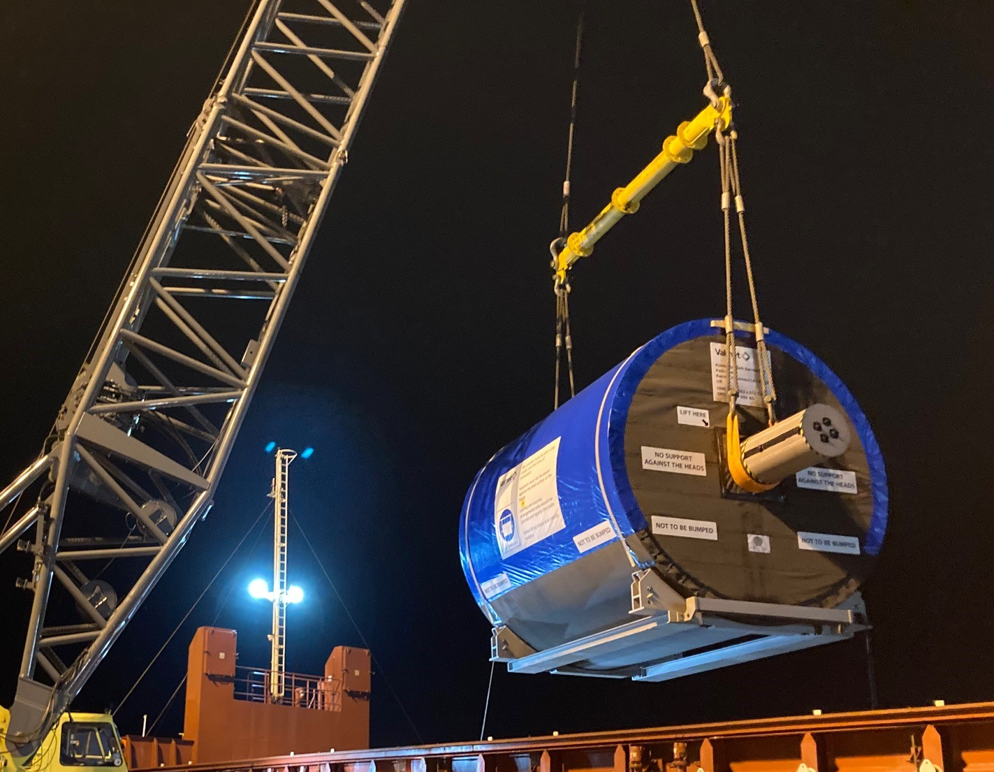 Modulift spreader beam lifts Yankee Dryer to Barrow-in-Furness paper ...