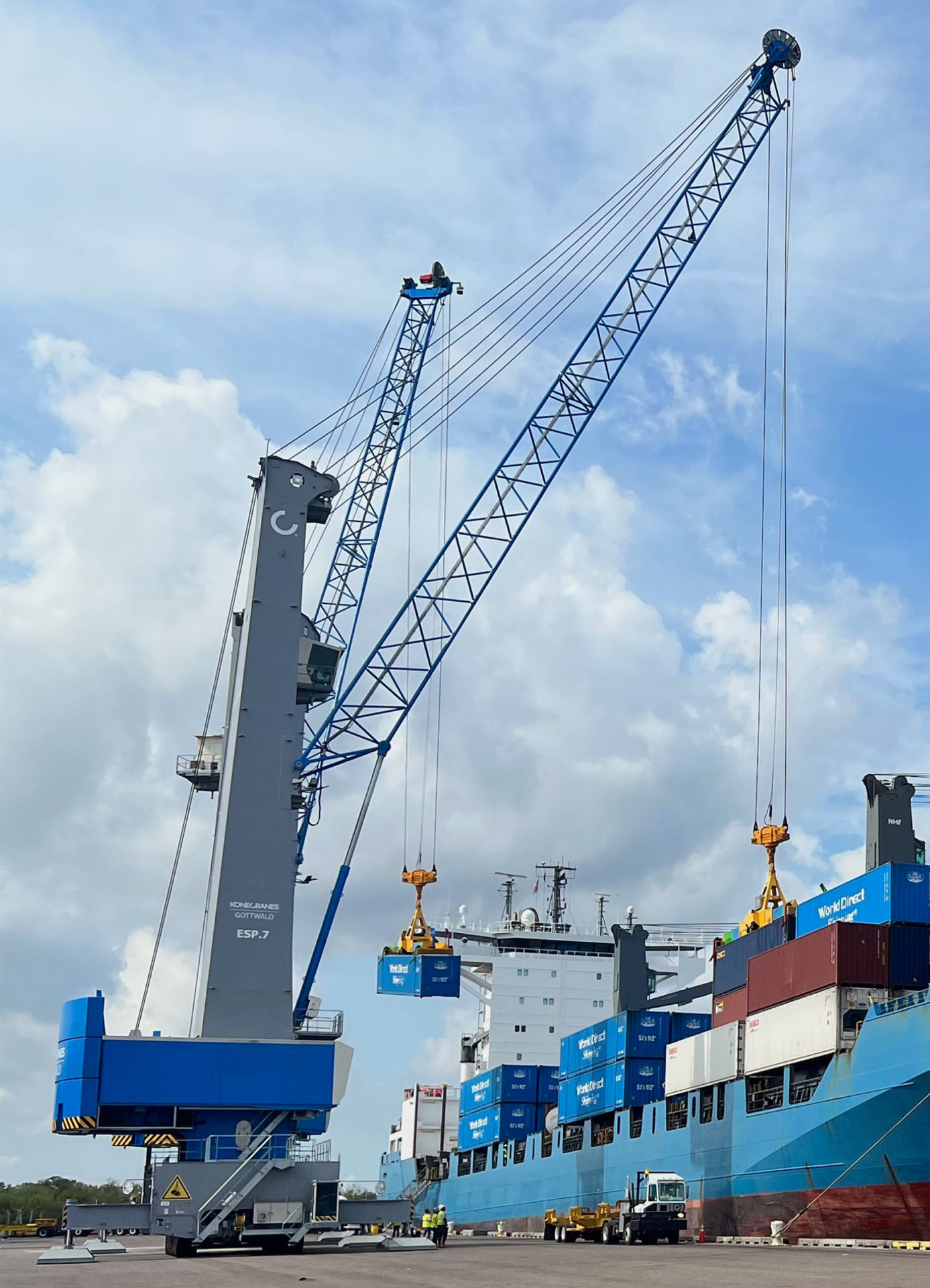 Bahamas port goes electric with mobile harbour crane | Lift and Hoist ...