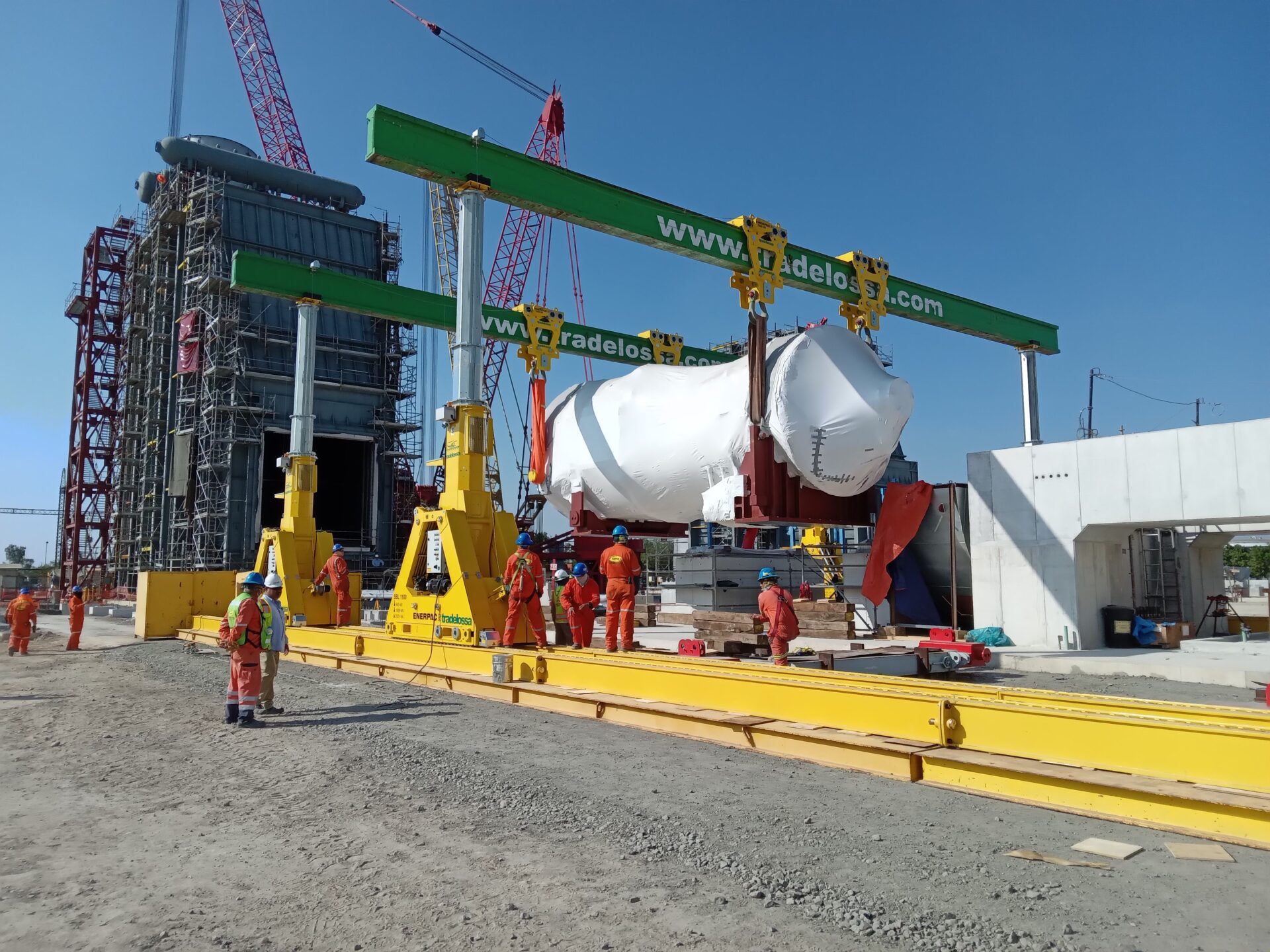 Automatic synchronisation for power plant lift | Lift and Hoist ...