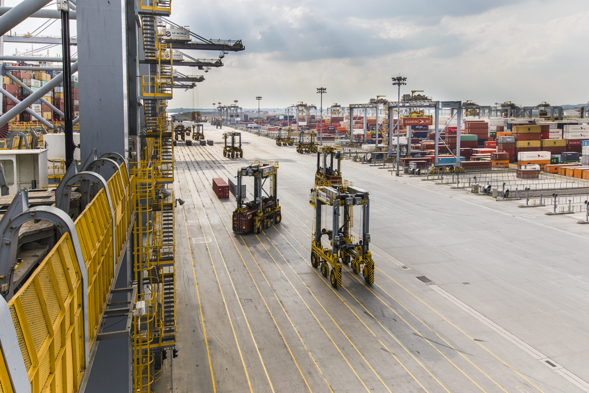 Electric straddle carriers to help London Gateway advance ...