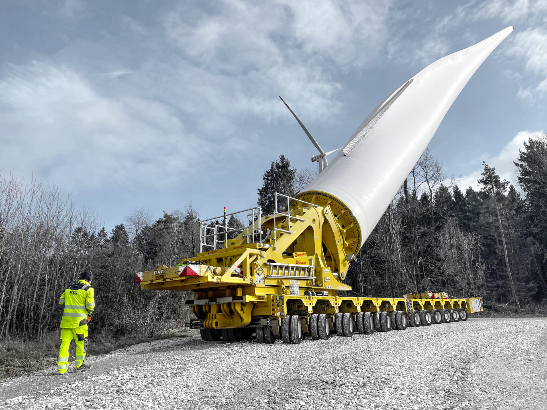 BladeLifter takes on longest rotor blades | Lift and Hoist ...