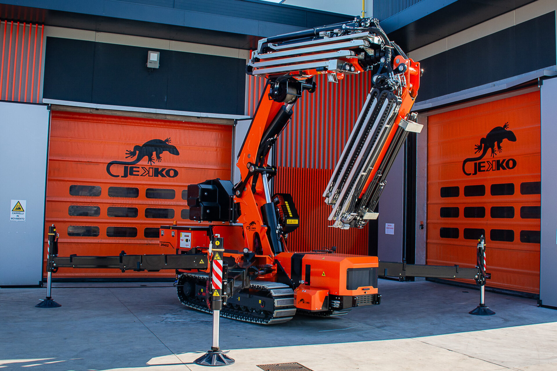 Jekko adds a new model to its range of knuckle boom crawler cranes ...