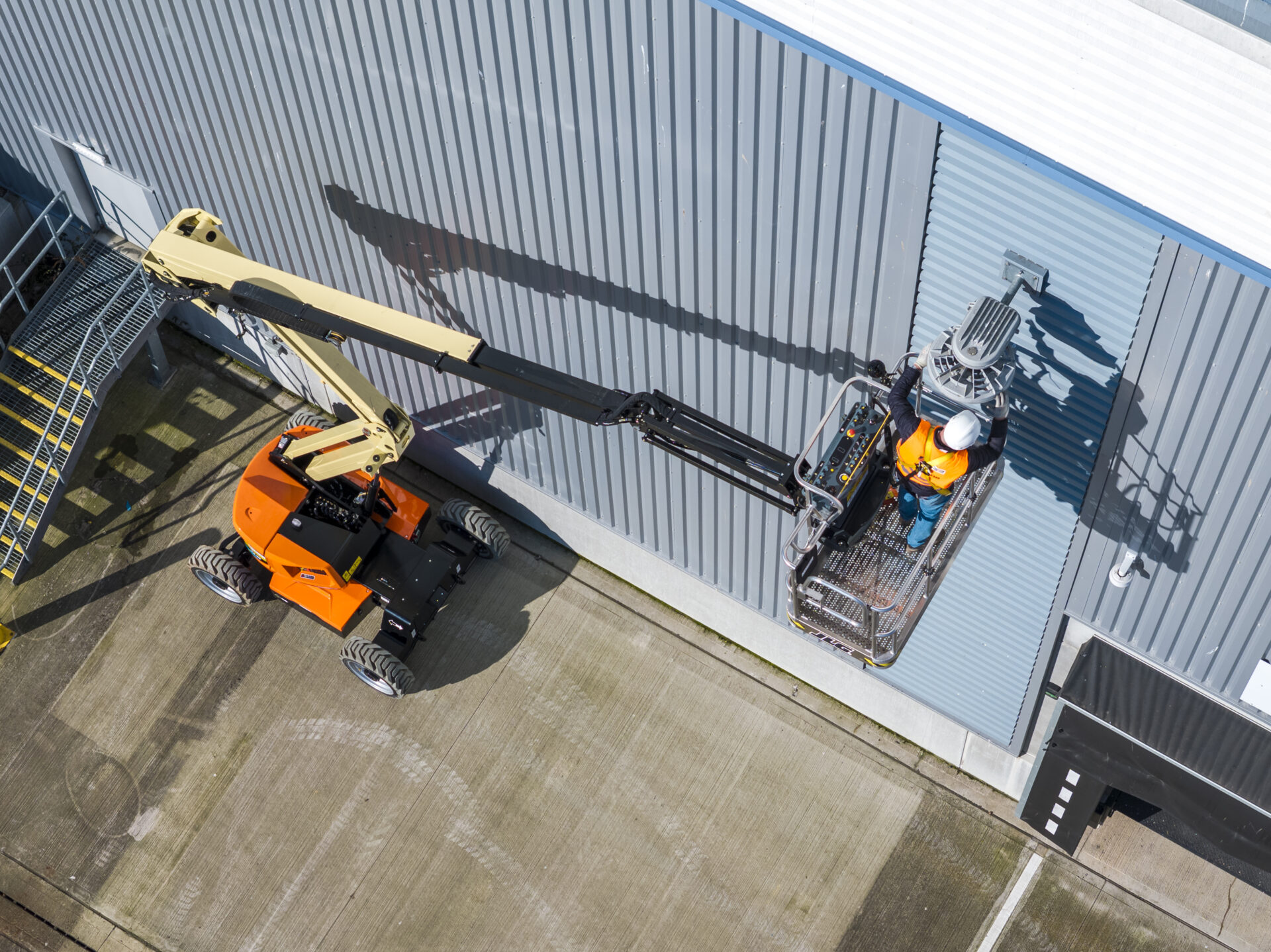 JLG unveils the EC450AJ Compact articulated electric boom lift | Lift ...