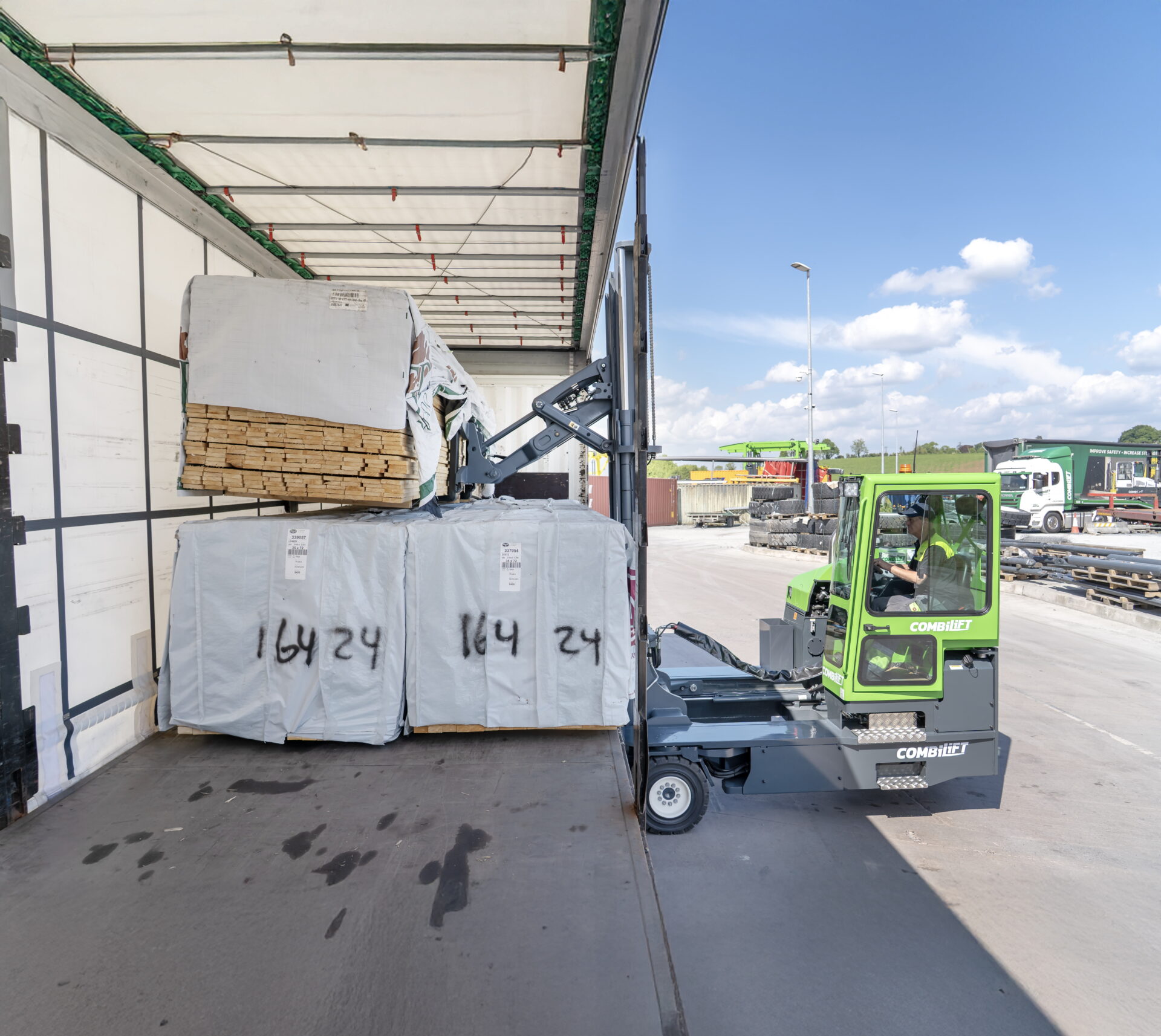 Combilift solutions for timber handling | Lift and Hoist International ...