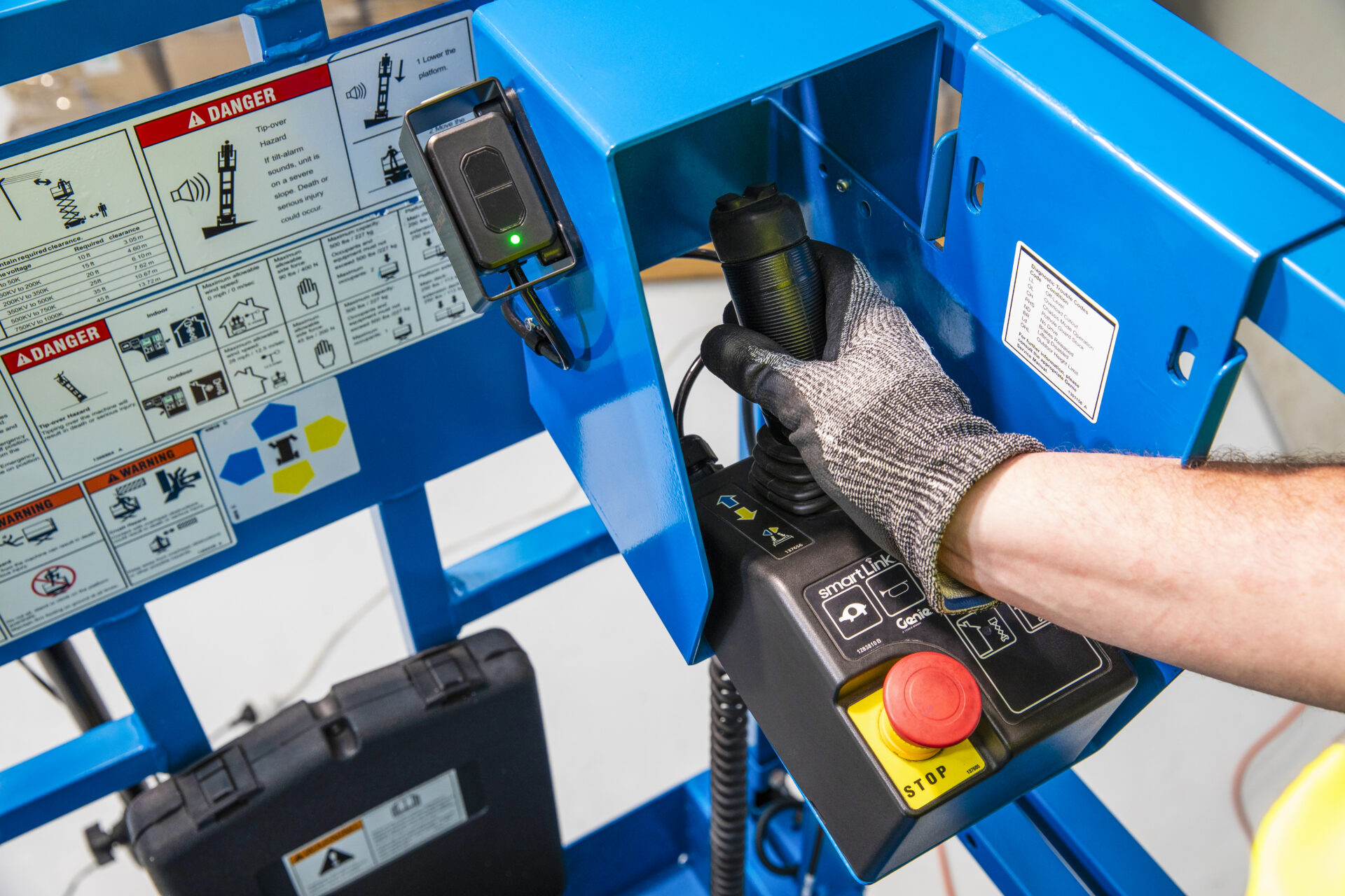 UK Construction mandates secondary guarding on scissor lifts | Lift and ...