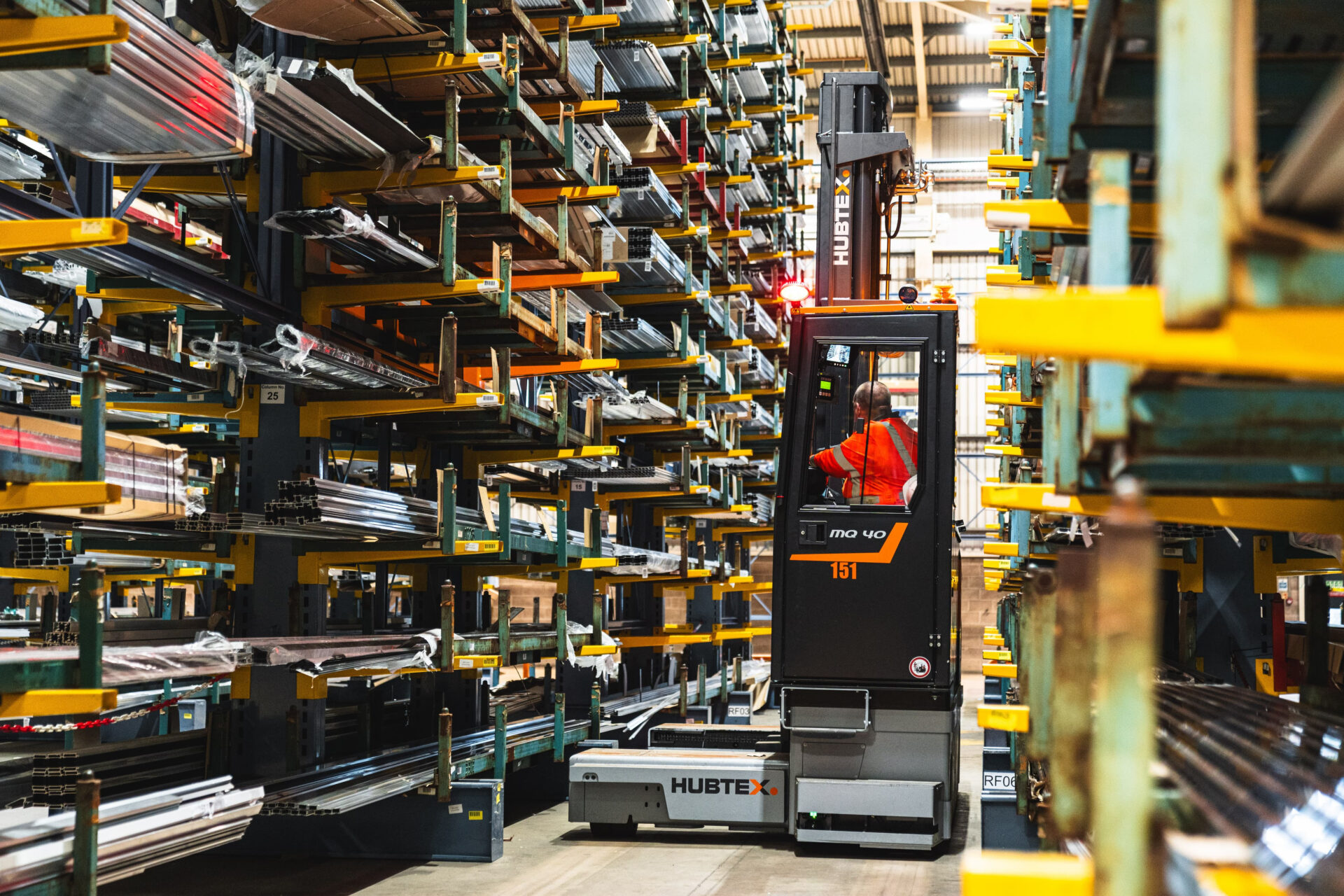 Clear Aisle Assist reduces collision risk in narrow aisles | Lift and ...